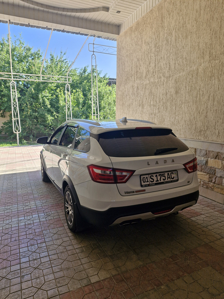 Lada vesta sw cross 2021 1.8 mexanika sotiladi