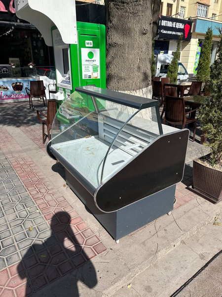 Вмтрина холодилник 400$