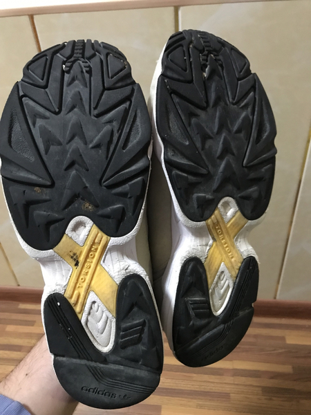 Кроссовки adidas Vitnam