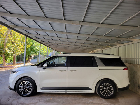 Kia Carnival sotiladi