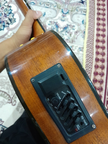 Gitara sotiladi sar:3940