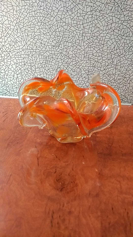 Продам Конфетницы из цветного стекла  .