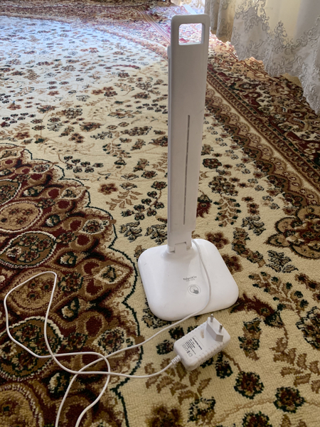Lampa stoykalik dlya manikyura