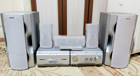 Музыкальный центр Sony. 4400w. В отличном состоянии.