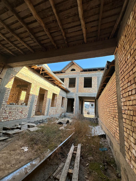 NEW ARBAT кафеси рупарасида 2,5 сот 7 хона коробка