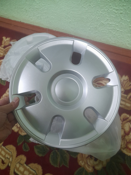 Damas kalpak sotiladi