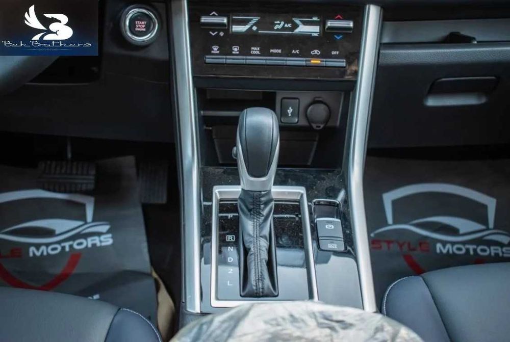 Mitsubishi Xpander CROSS    2024