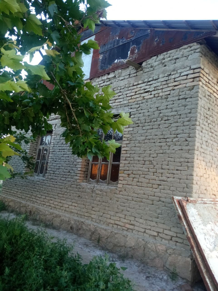 Yuqori yobidan uy sotiladi
