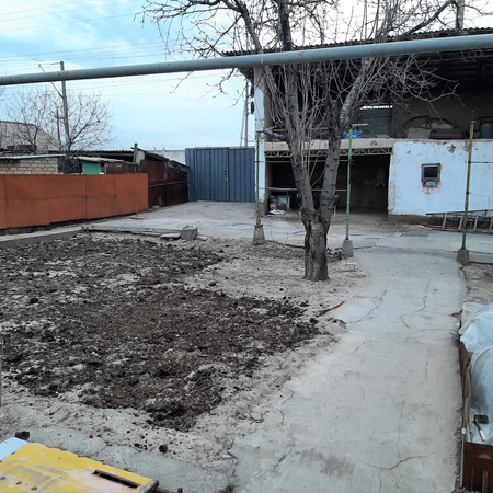 Продается участок в Азадбаше 7,5 соток, жилой дом из 4-х комнат.