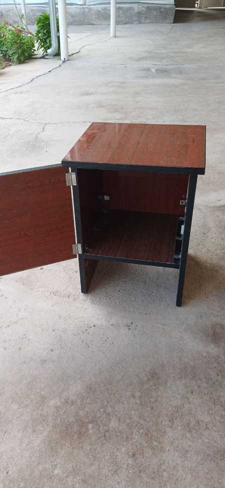 Table seyf sotiladi