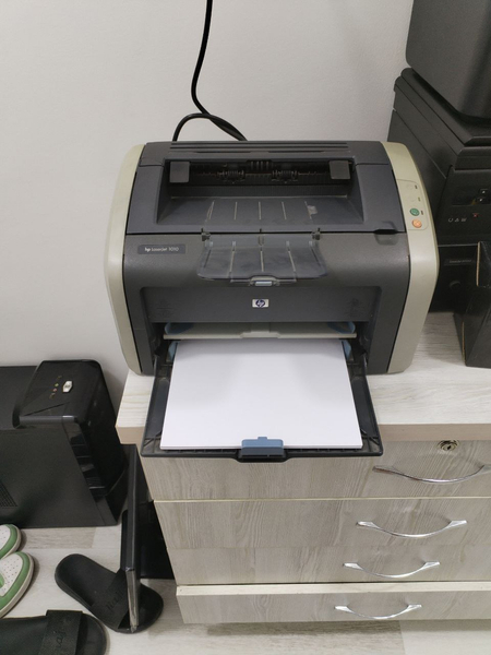 Продам принтер hp1010 в идеальном состоянии