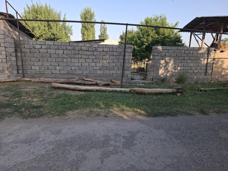 Ер сотилади Тошкент вилояти Урта-чирчик тумани нархи 1 сотихи 7000$