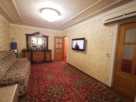 НАВОИ кучасида 3 хоналик квартира шошилинч сотилади майдони 100м2