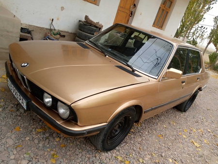 Bmw 520i sotiladi yoki almashamiz bmw 318 troyka yoki vaz 21099 ga