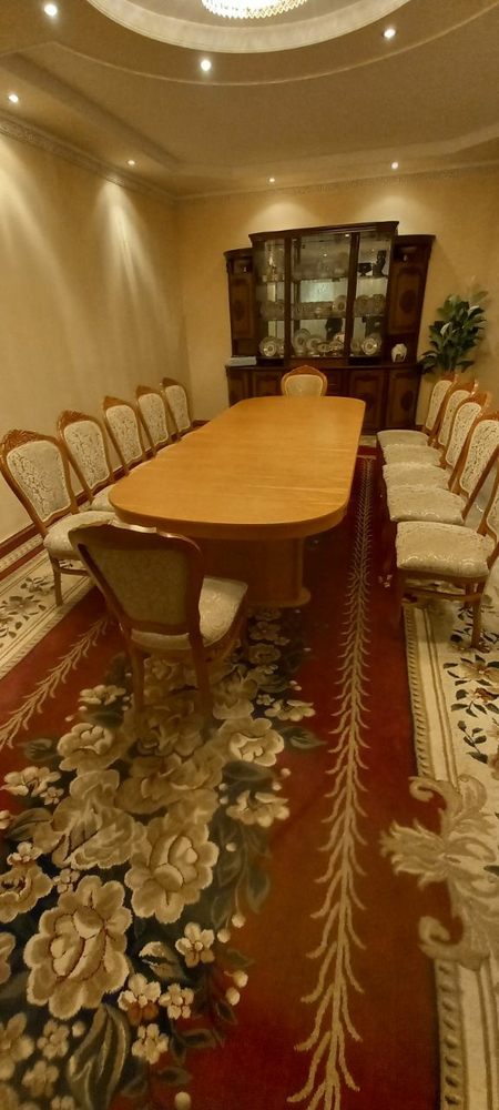 Стол ва стуллар хамда стенка сотилади