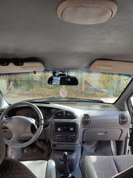 Минивен Chrysler Voyager
