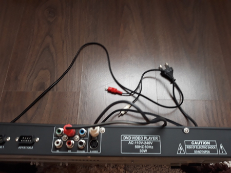 Продаётся телевизор,DVD PLAYER с подставкой
