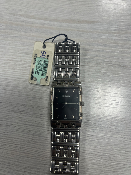 Bulova original soat sotiladi
