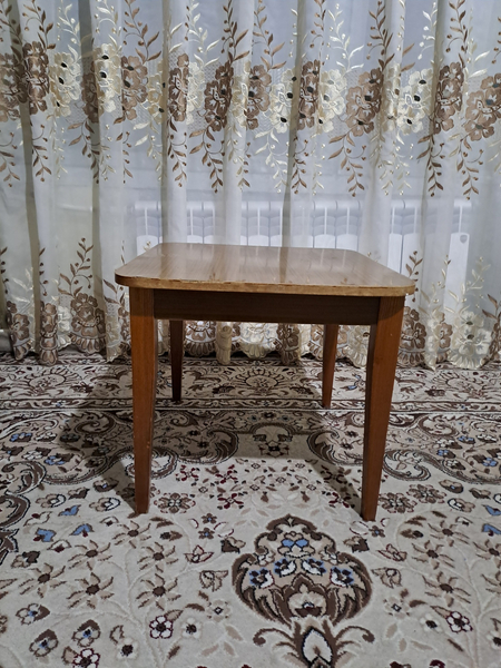 Стол маленький компактный