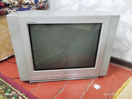 Televizor srochna prodam