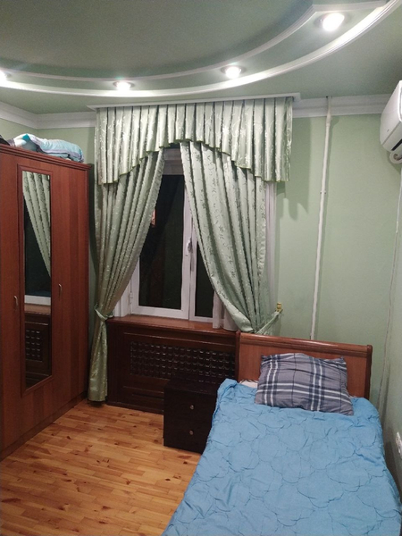 Bitta xona yigit bolaga ijaraga beriladi