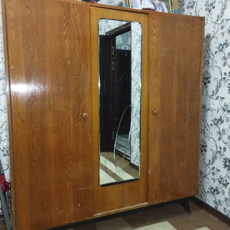Katta hajmli shkaf