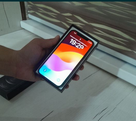 Iphone 12  komni sin ragi