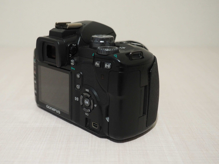 Olympus E-510 (зеркалка) с объективом Zuiko Digital 14-42mm f/3.5-5.6.