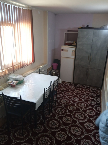 Икки хонали сотилади