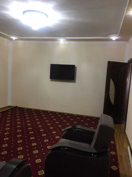 Chilonzor, Qozirobor 2+2/6/9 uzimniki uy sotiladi, bunyodkor stadion