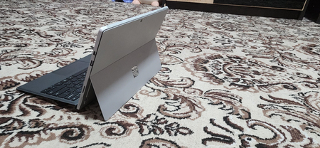 Microsoft surface. Core i5-8250u. operativka 8gb 256gb SSD