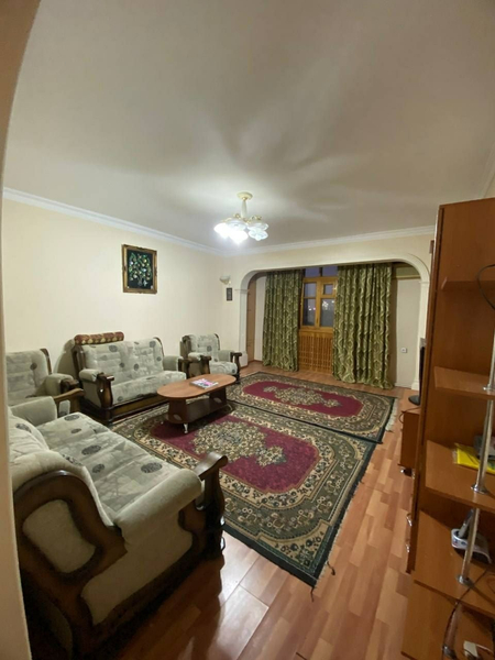 Продам 3 ком.квартиру на метро Ойбек