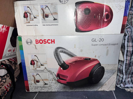 Продаётся 2  пылесос оригинал bossh хорошие модели moveon и gl - 20