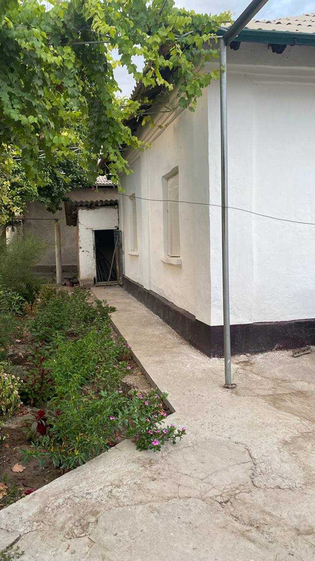 Hovli uy sotiladi, 9 xona 20+ sotix