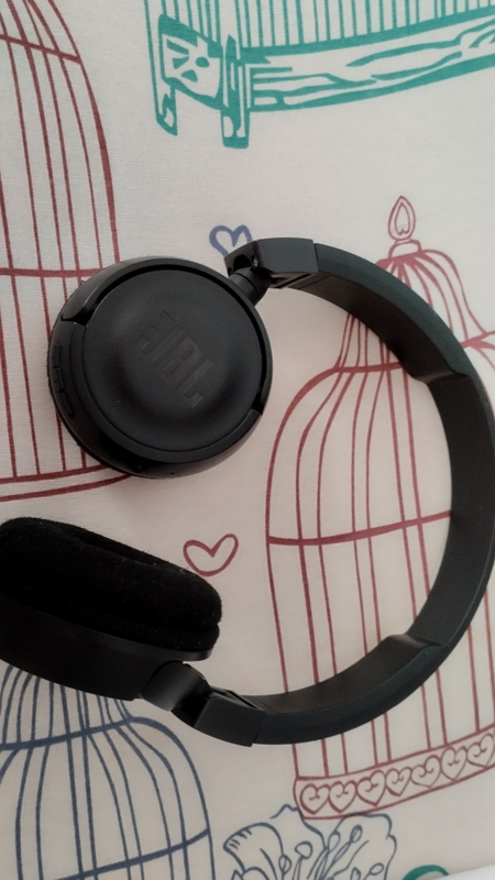Наушники JBL отличный