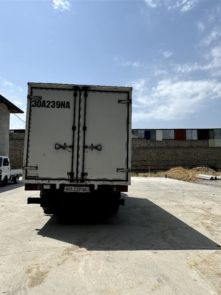 Isuzu gruzovoy bartavoy 2010 yil