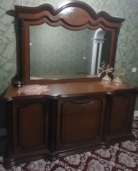 Шкаф комод и две тумбы продаются