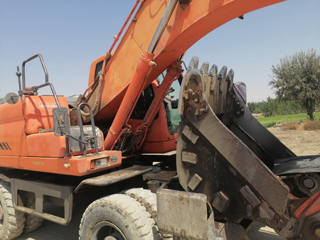 Doosan 210 srochna sotiladi