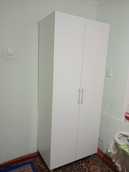 Bir kishilik divan va ishkopi bn birga