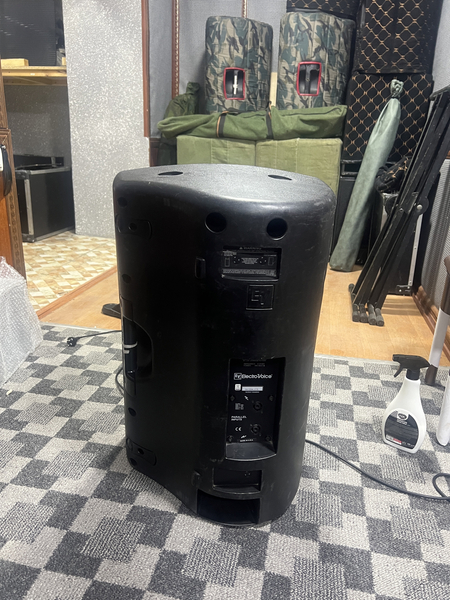 Elecro Voice  ZX 4 sotiladi robochiy sastayani