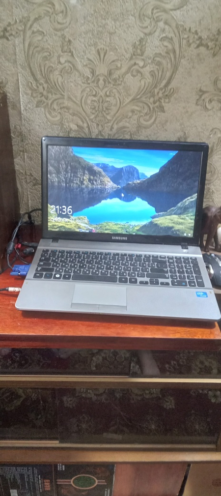 Ноутбук Samsung NP300E5V