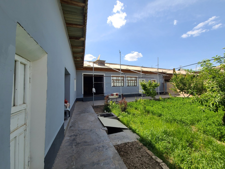 7 sotixlik hovli sotiladi