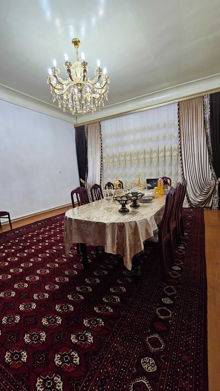 Urganch shahar yangi remontdan chiqqan hovli joy jihozlar bilan +garaj