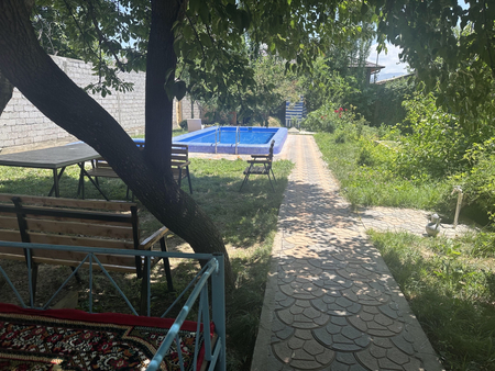 Oq tosh dacha (quyoshga yaqin joylashgan)