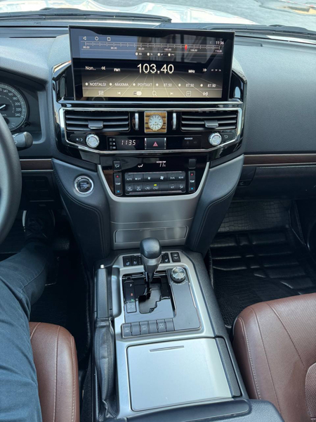 Продается автомобиль Toyota Land Cruiser 200