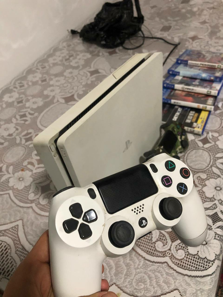 Play station slim 1tb