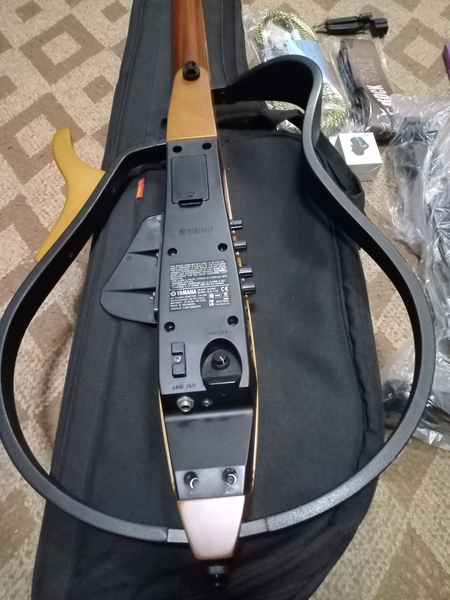 Yamaha SLG 110s gitara komlekt sotiladi ideal holatda