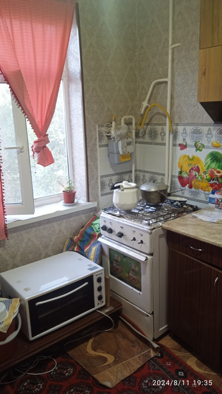 Урганч шахар Гурлан кучасида 1 хонали квартира сотилади.