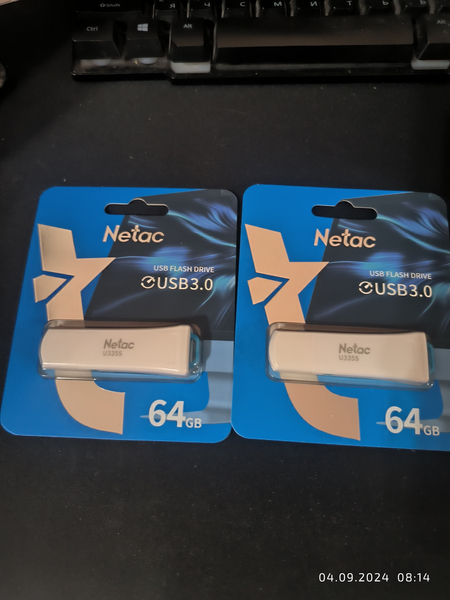 USB-флешка 64GB с защитой от записи.