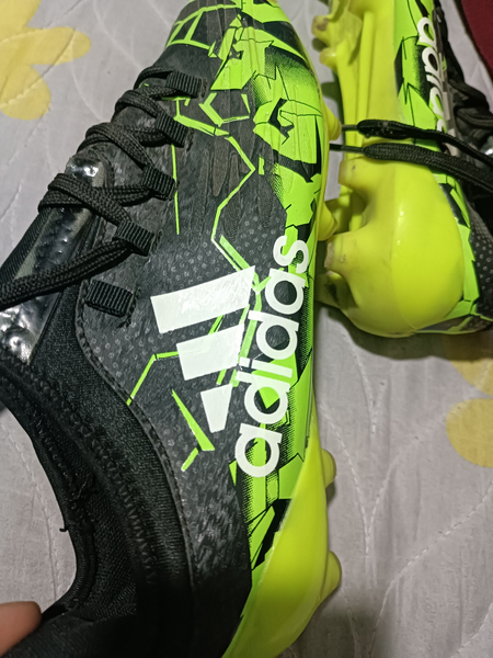Butsy sotiladi adidas